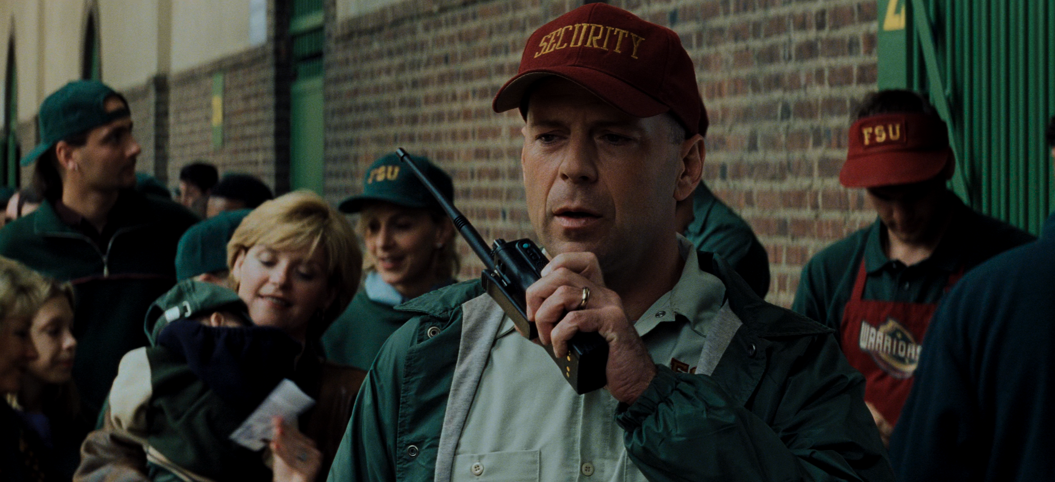 27 Little-Known Facts About The Film ‘Unbreakable’ (2000) – Creepy Catalog