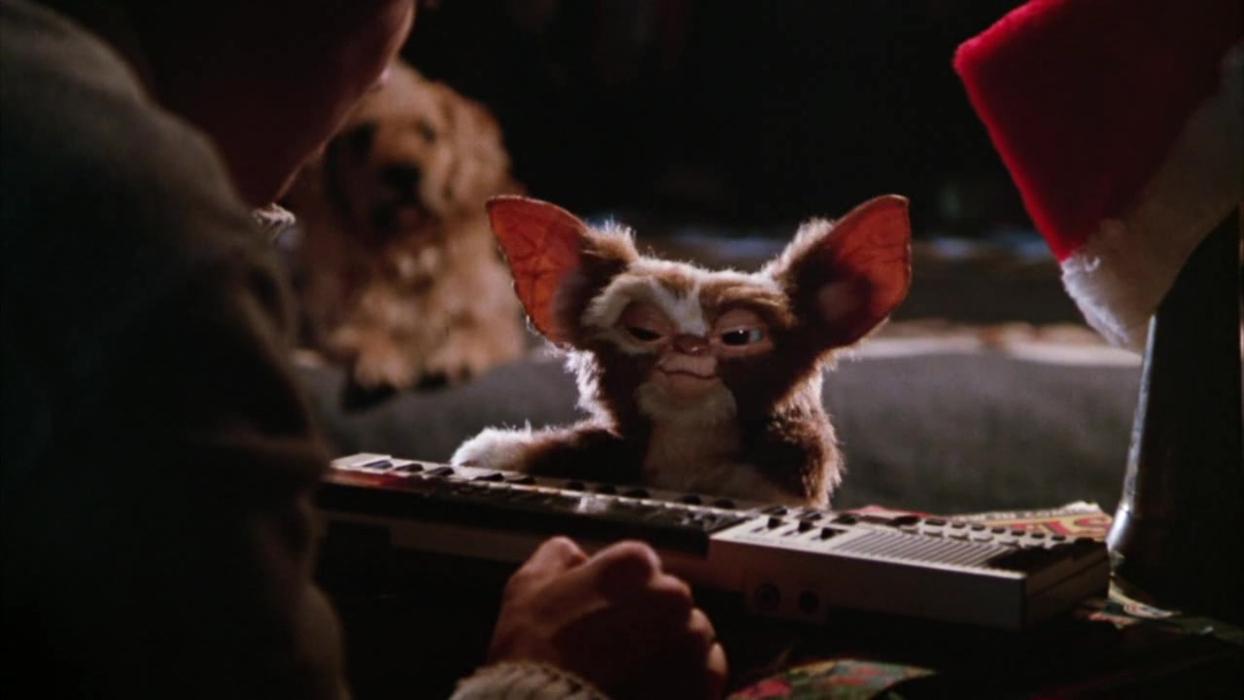 16 Terrible Gifts Given in Horror Movies – Creepy Catalog
